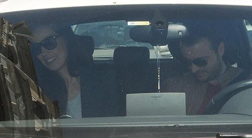 Azra Akın ile Atakan Koru yaza evleniyor - Magazin Haberleri - Milliyet