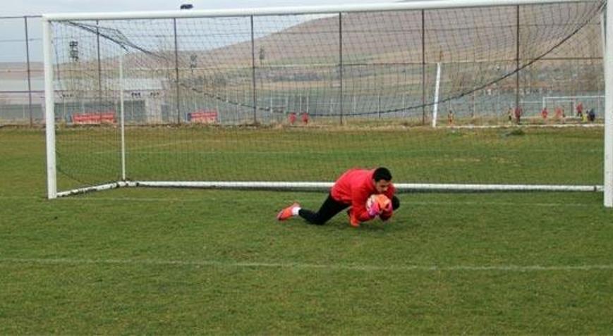 Forvetti kaleci oldu, şimdi bir çok takımın gözdesi - Futbol - Spor ...