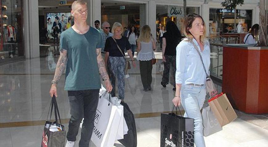 Samuel Holmen'den sezon alışverişi - Magazin Haberleri - Milliyet