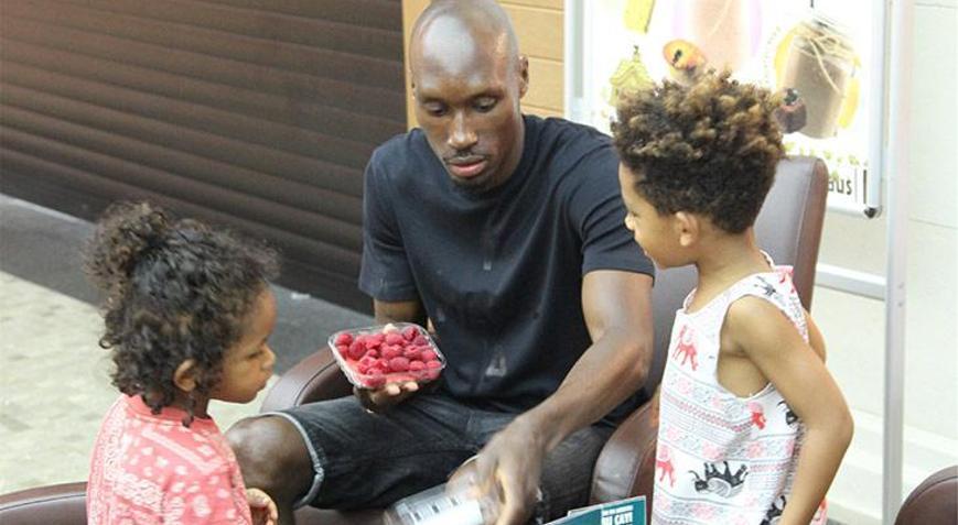 Atiba çocuklarıyla yakından ilgilendi - Magazin Haberleri - Milliyet