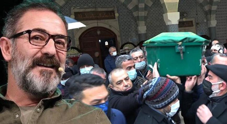Son dakika: Ayberk Pekcan son yolculuğuna alkışlarla uğurlandı ...
