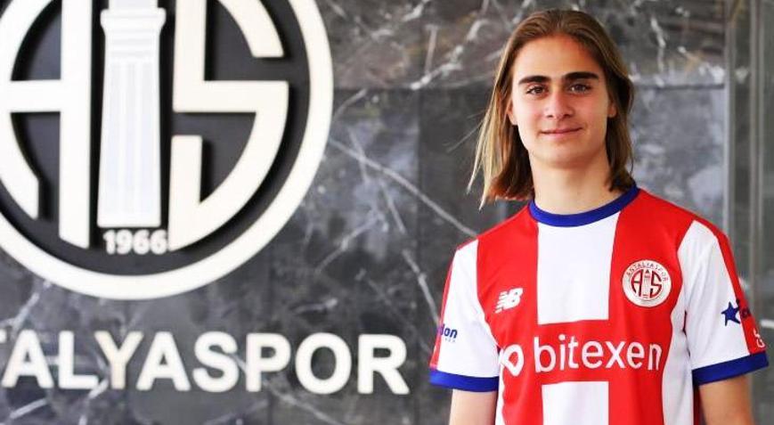 Antalyaspor, Emre Uzun ile 3+2 yıllık sözleşme imzaladı - Antalyaspor - Spor Haberleri