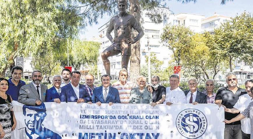 Ege Haberleri - ‘Taçsız Kral’ Konak’ta anıldı - Ege Haberleri