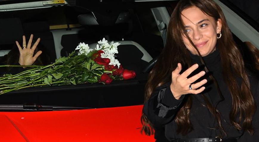 Bahar Şahin'in aracındaki çiçekler kimden geldi? - Magazin Haberleri ...