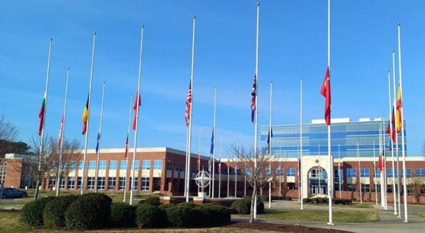 NATO karargahlarında bayraklar yarıya indirildi - Haberler Milliyet