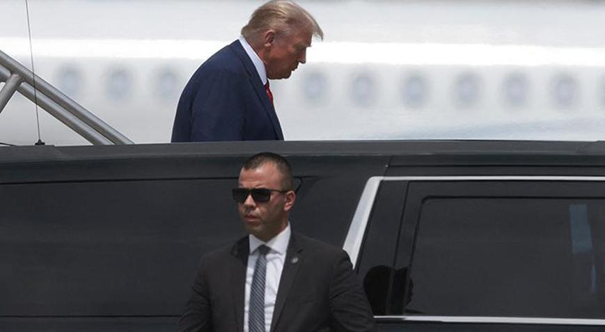 Trump yine rahat durmadı! Mahkemeye çıkmasına az bir süre kala savcıya ...