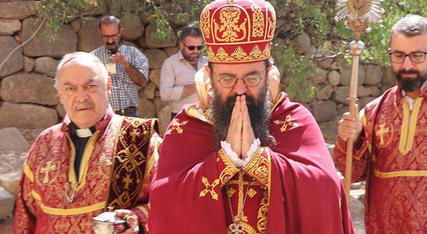 Akdamar Kilisesi'nde 11'inci ayin! Yurt içinden ve dışından çok sayıda ...