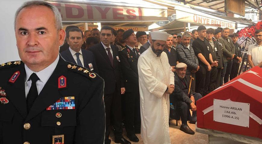 Kalp krizinden hayatını kaybeden albay, son yolculuğuna uğurlandı ...