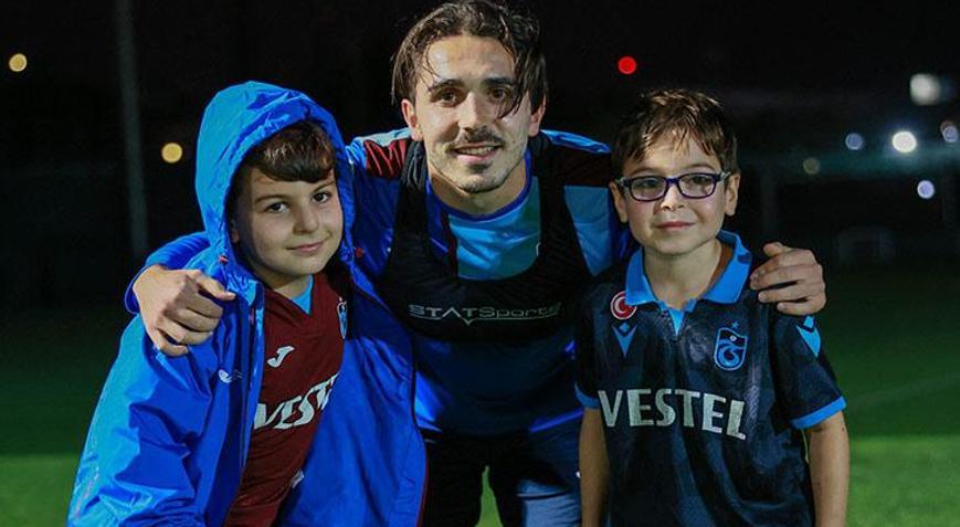 Yusuf Emir Bolat ve ailesinden Trabzonspor’a ziyaret - Trabzonspor ...