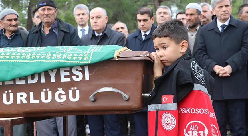 Maden Işçisine Acı Veda 4 Yaşındaki Oğlu Tabutunu Bırakmadı Son Dakika Haberler Milliyet