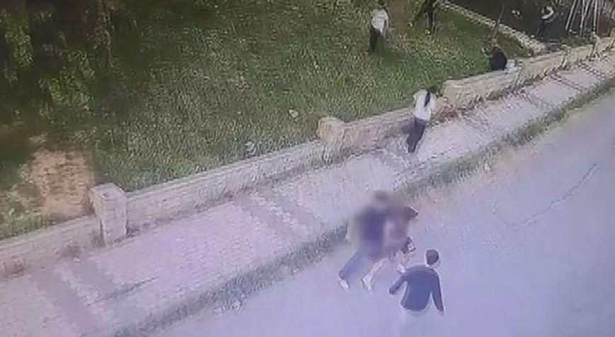 Dehşete düşüren görüntüler! Büyükçekmece'deki kavgada 15 yaşındaki ...