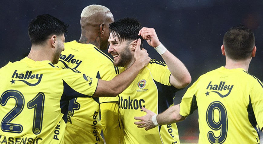Fenerbahçe'de sürpriz ayrılık ihtimali! Yıldız isme 3 talip birden ...